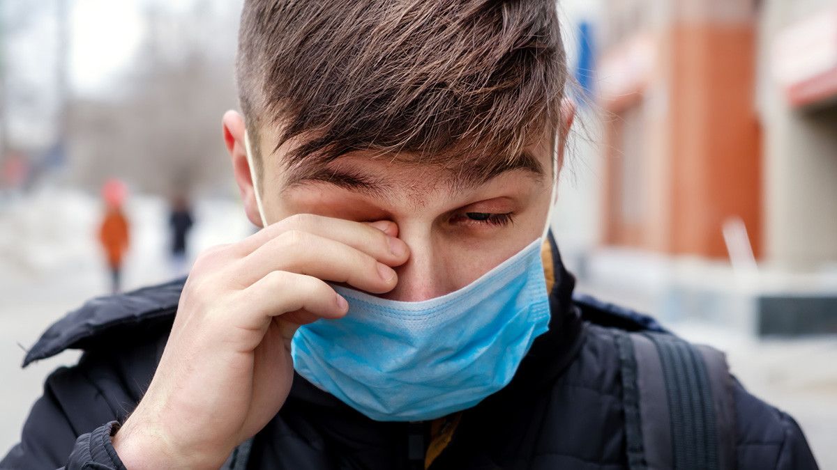 Hindari Mengucek Mata Saat Pandemi COVID-19 - KlikDokter