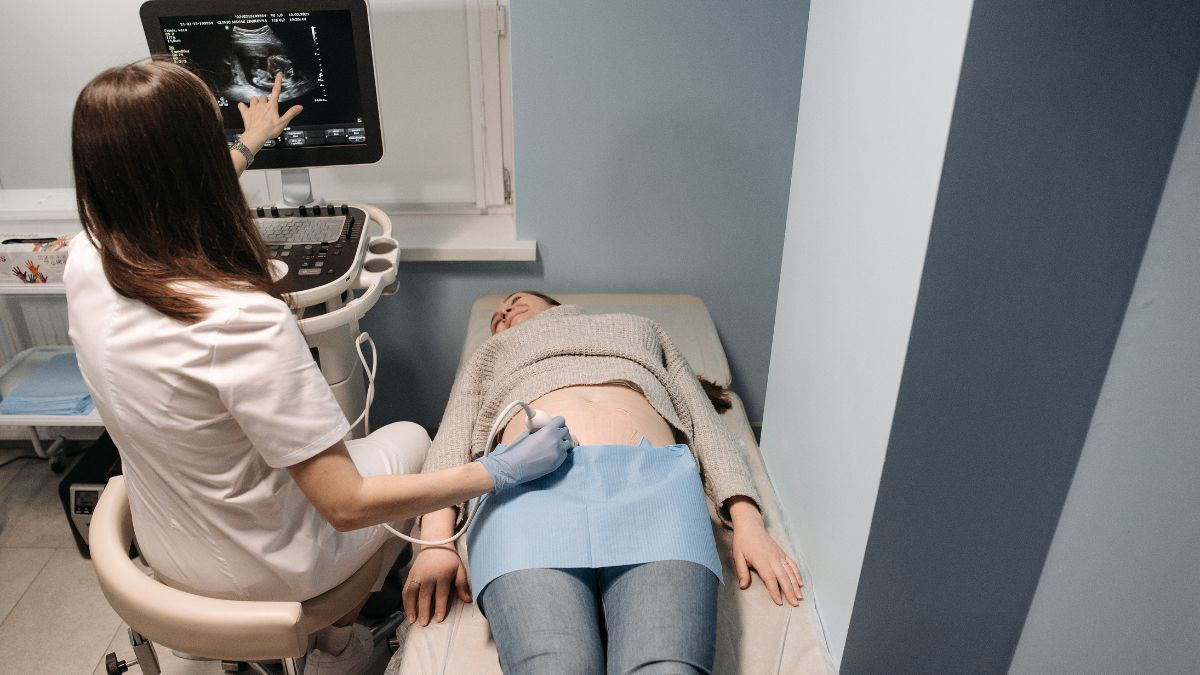 Mengenal USG Fetomaternal, Manfaat dan Prosesnya - KlikDokter