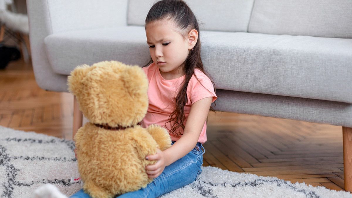 Penyebab Anak Introvert, Benarkah Faktor Keturunan? - KlikDokter