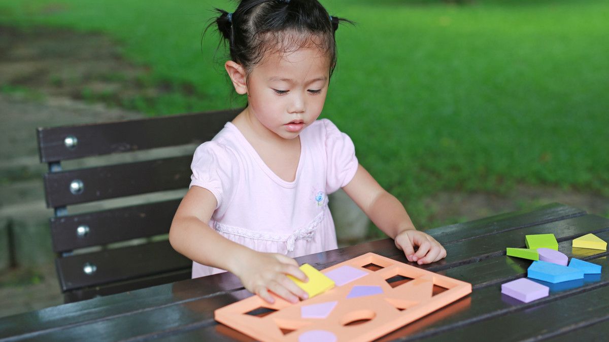 Manfaat Bermain Puzzle untuk Kecerdasan Otak Anak - KlikDokter