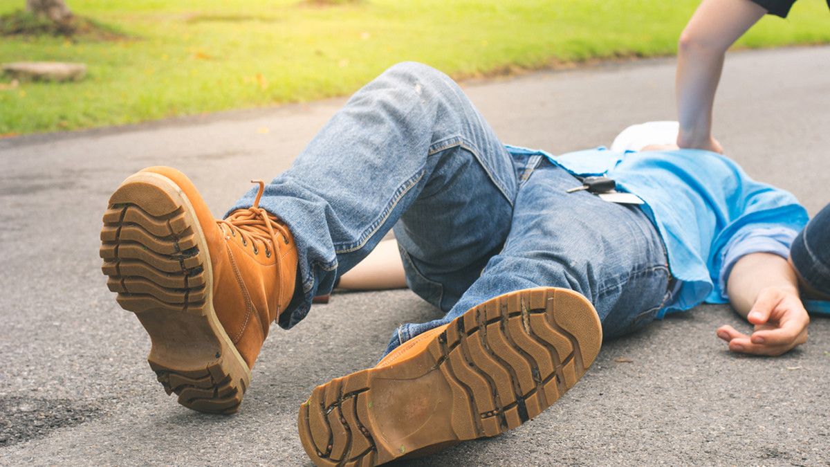 6 Penyebab Pingsan Mendadak yang Harus Anda Waspadai - KlikDokter