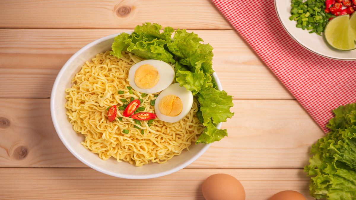 Cara Membuat Mi Instan Lebih Menyehatkan - KlikDokter