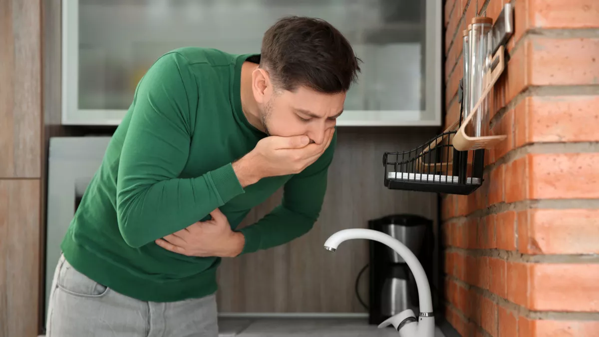 Berbagai Penyebab Mual Tak Kunjung Hilang - KlikDokter