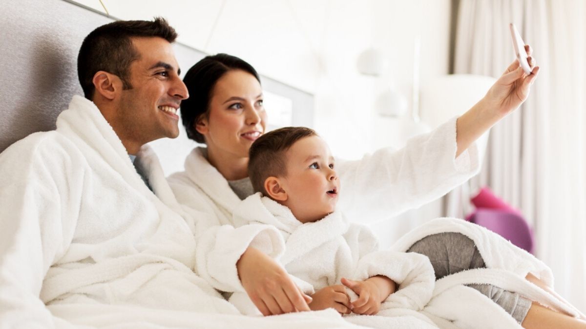 Sedang Tren Staycation, Adakah Manfaatnya bagi Kesehatan? - KlikDokter