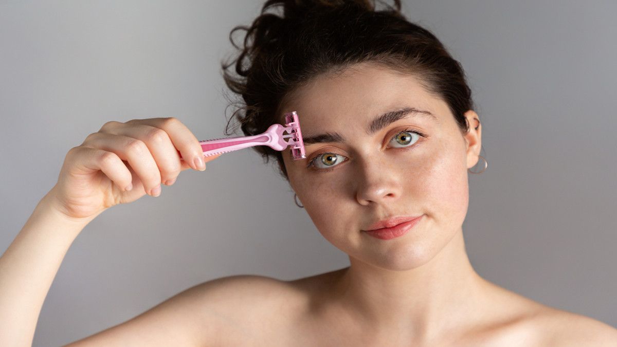 12 Cara Menebalkan Alis Alami seperti Selebriti - KlikDokter