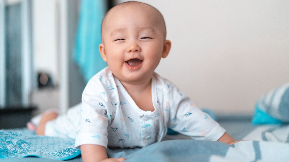 Ketahui Tahap Perkembangan Bayi 3 Bulan - KlikDokter