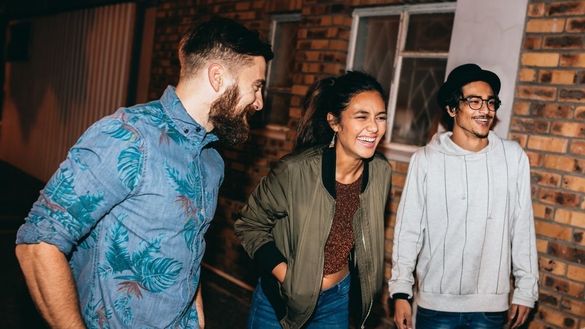 11 Manfaat Punya Banyak Teman bagi Kesehatan - KlikDokter