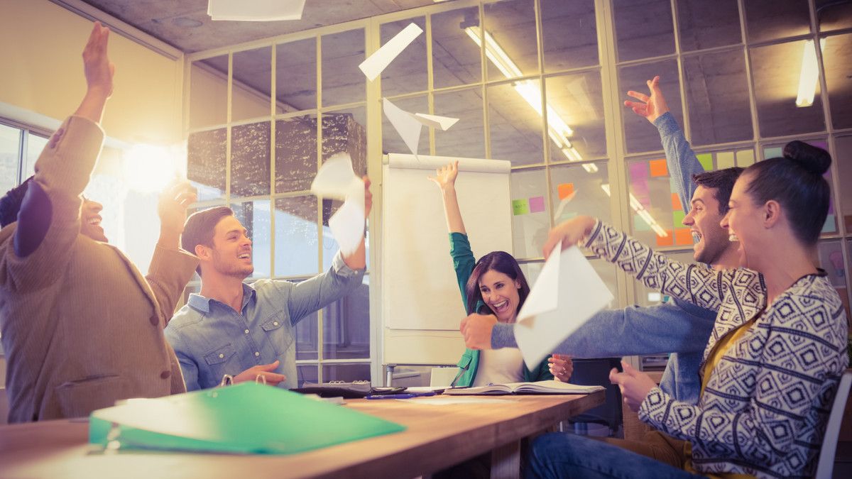 Tetap Asyik di Lingkungan Kerja yang Toxic - KlikDokter