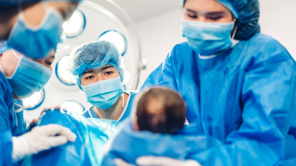 Operasi Caesar Bisa Pengaruhi Produksi ASI, Benarkah? - KlikDokter