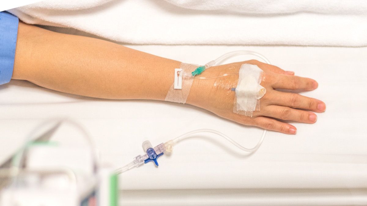 Apa Bahayanya Bila Darah Naik ke Selang Infus? - KlikDokter