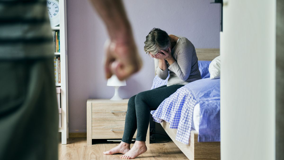 5 Cara Menghilangkan Trauma Kekerasan dalam Rumah Tangga - KlikDokter