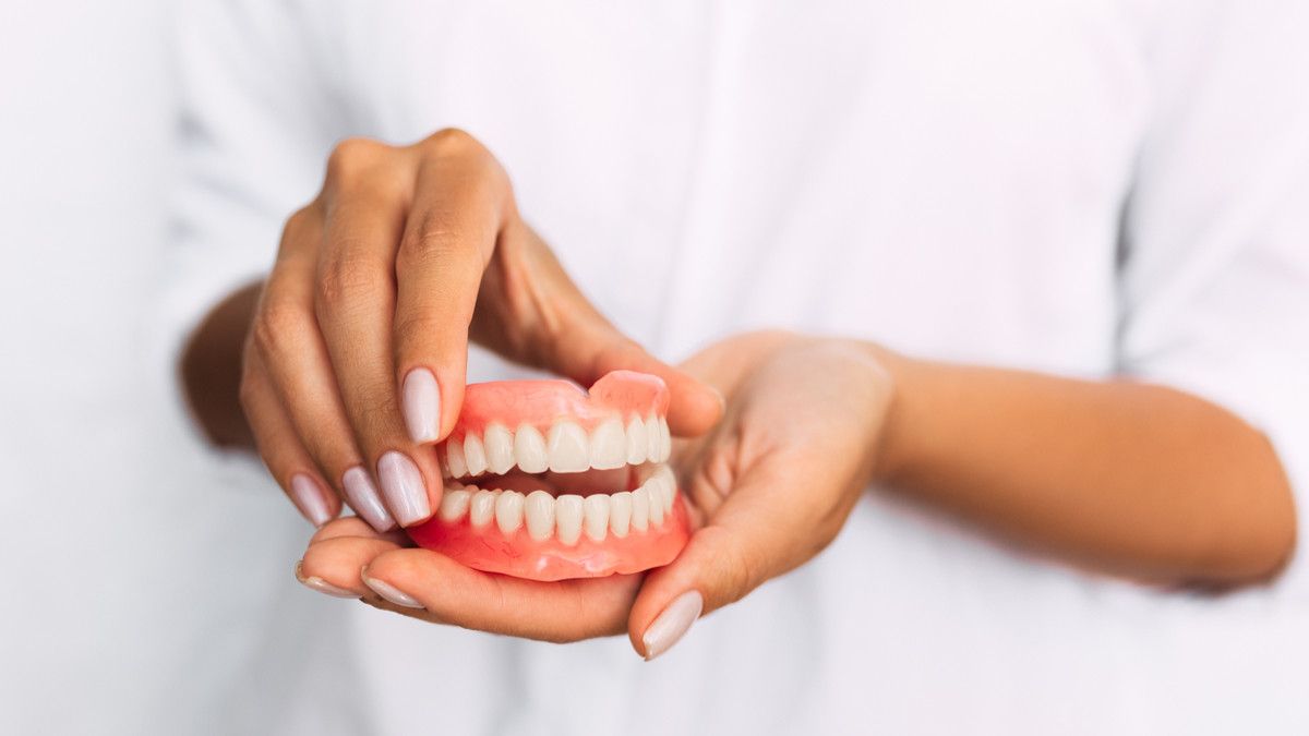 Mengenal Dental Bridge, Gigi Palsu Permanen yang Nyaman Digunakan ...