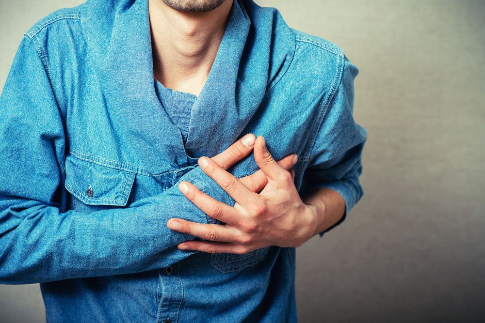 Cara Membedakan Nyeri Dada karena Serangan Jantung dan GERD - KlikDokter