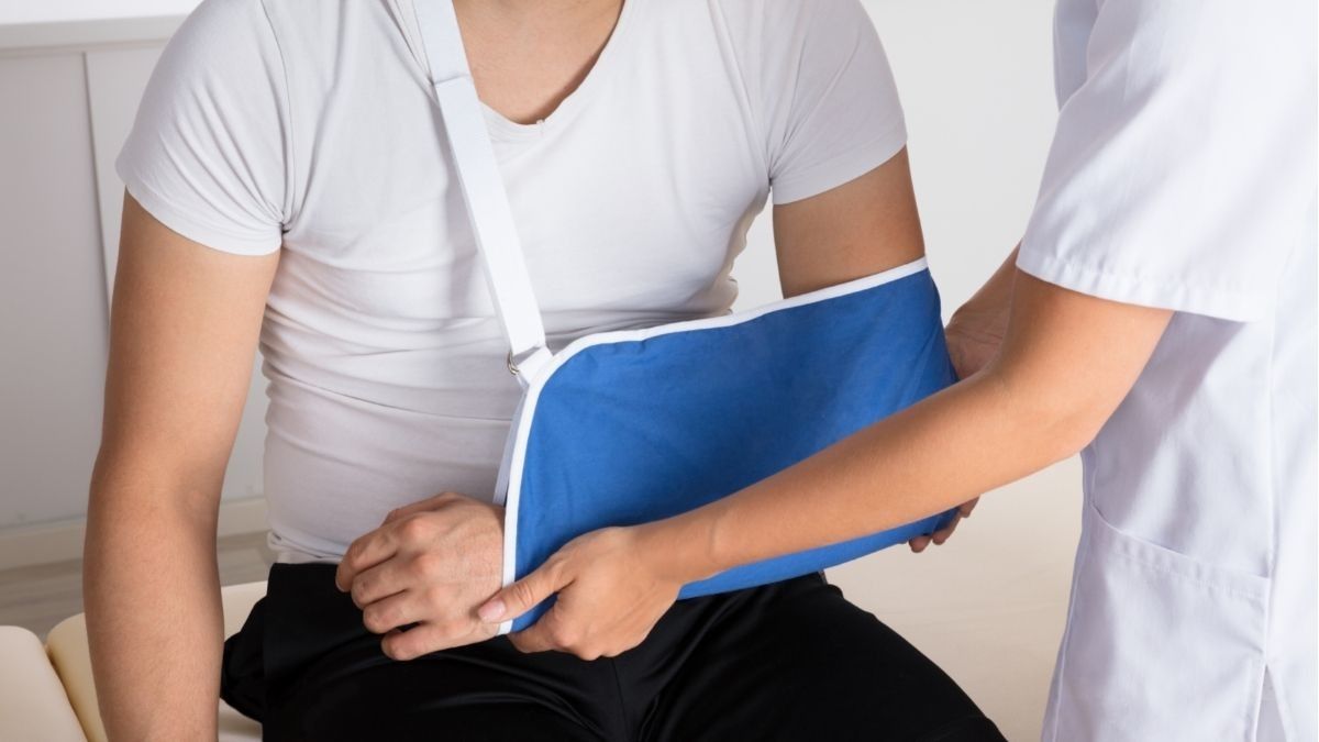 Mengenal Gips, Alat Bantu Penanganan Patah Tulang - KlikDokter