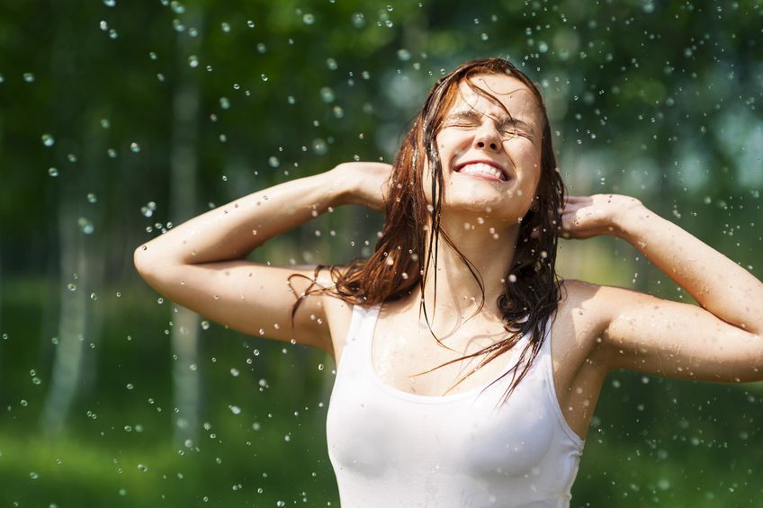 Benarkah Kehujanan Rentan Bikin Pusing? - KlikDokter