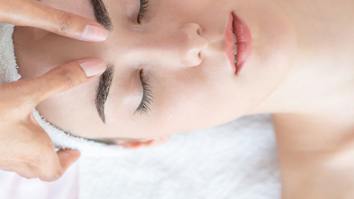 10 Manfaat Totok Wajah untuk Kecantikan - KlikDokter