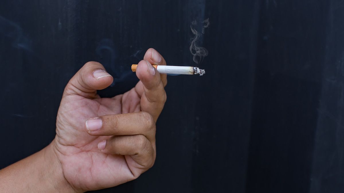 Bahaya Merokok Sebelum Tidur - KlikDokter