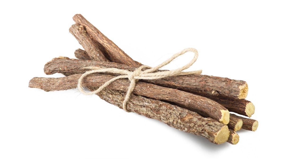 Manfaat Akar Manis (Licorice) untuk Gigi Berlubang - KlikDokter
