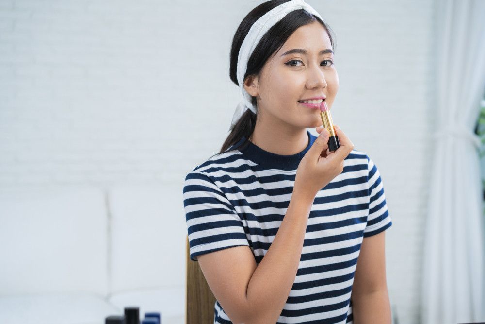 Bahayakah Kandungan Timbal dalam Lipstik? - KlikDokter
