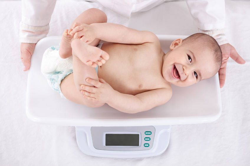 Pedoman Tahap Perkembangan Bayi Setiap Bulan - KlikDokter
