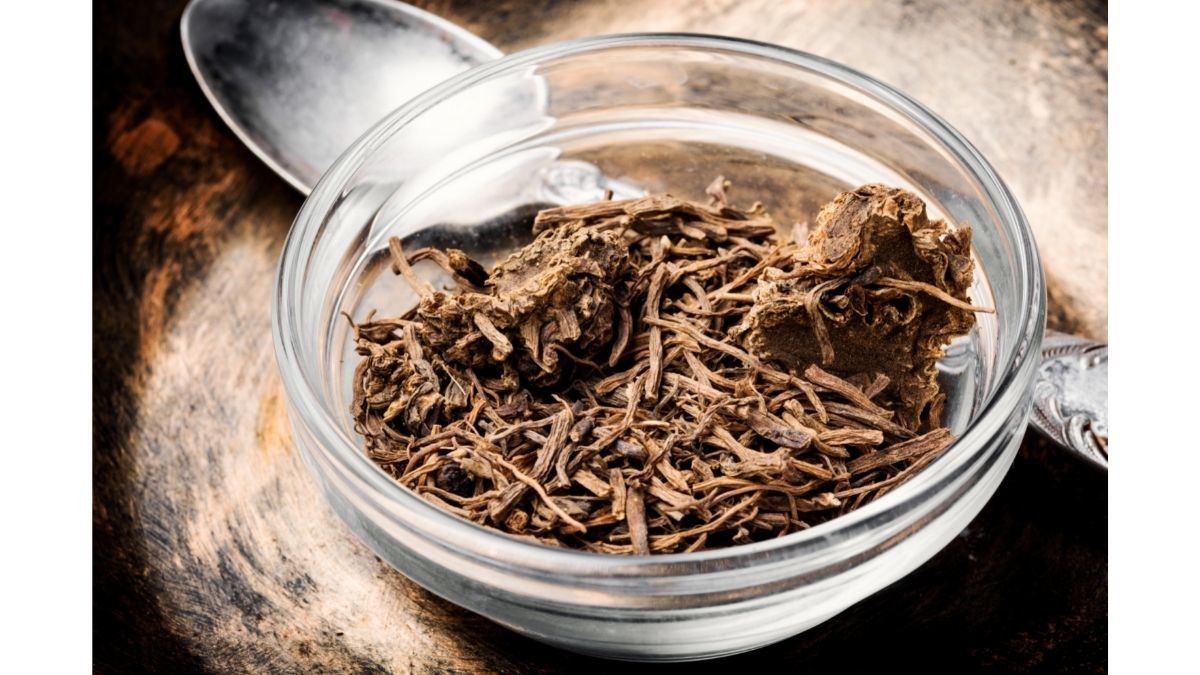 Akar Valerian Efektif Atasi Nyeri Datang Bulan, Benarkah? - KlikDokter