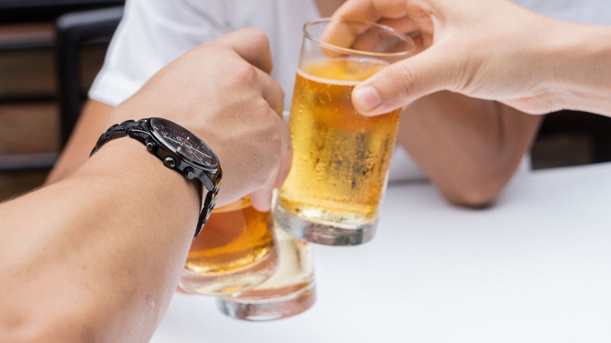 Fakta di Balik Mitos Keliru seputar Minuman Beralkohol - KlikDokter