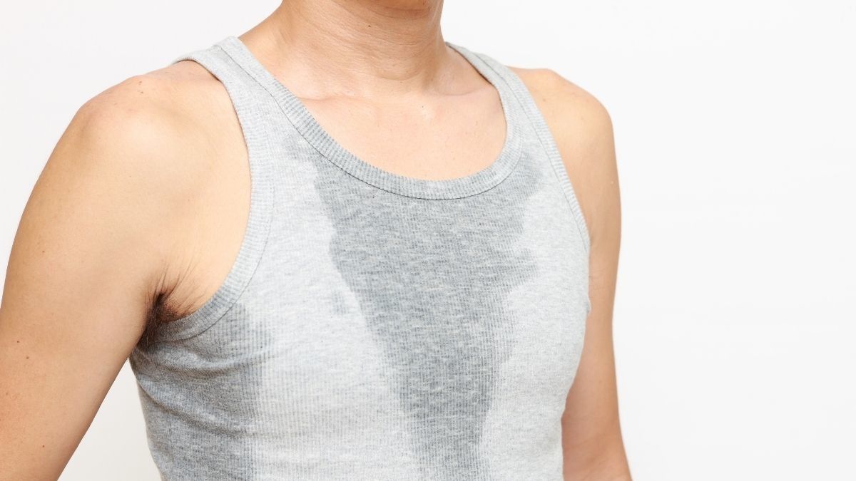 Tubuh Berkeringat Setelah Mandi, Apa Penyebabnya? - KlikDokter