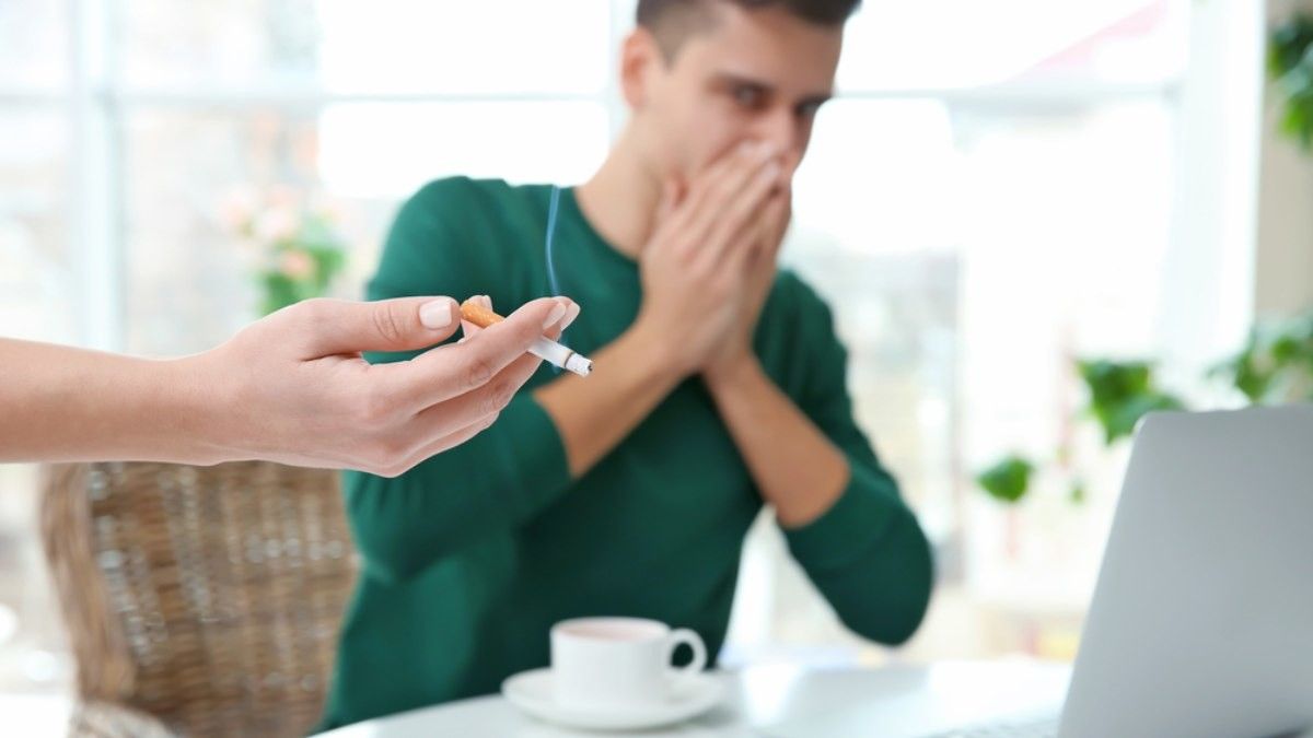 Perokok Pasif Lebih Berbahaya Dibanding Perokok Aktif - KlikDokter