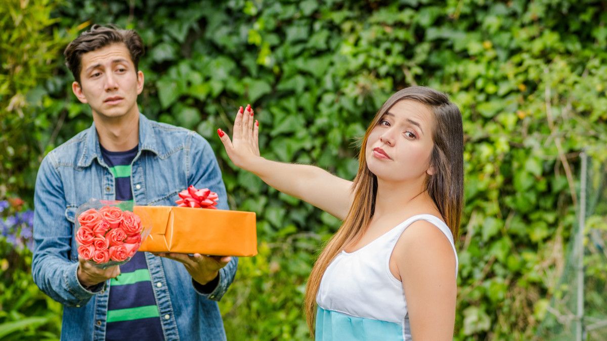5 Tanda Anda Kena Friendzone - KlikDokter