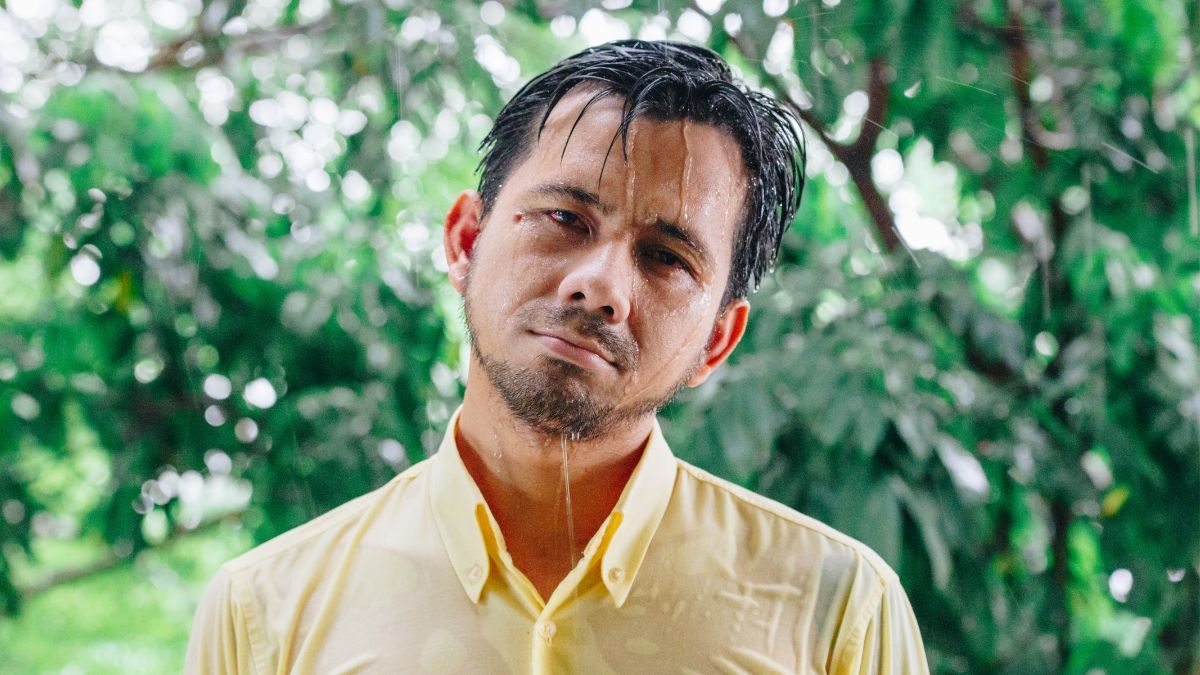 6 Jenis Fobia yang Muncul saat Hujan - KlikDokter