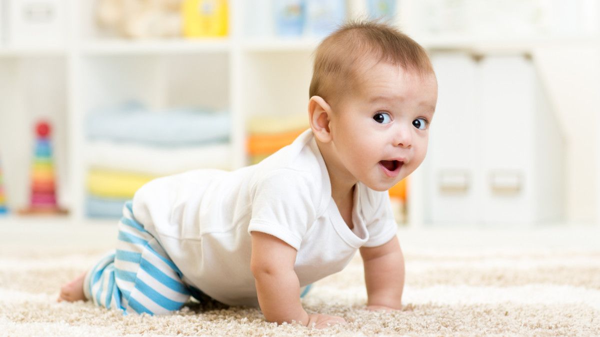 Kapan Umur Ideal Bayi Mulai Merangkak? Ini Faktanya - KlikDokter