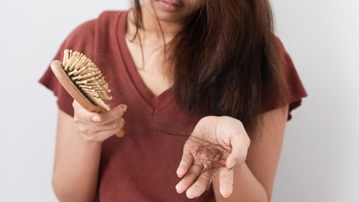 Waspada, Kekurangan Vitamin D Bisa Sebabkan Rambut Rontok - KlikDokter