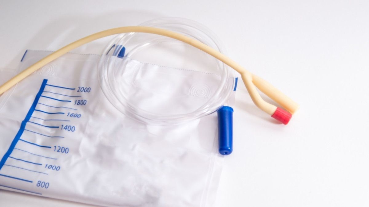 Fungsi dan Cara Kerja Alat Kateter Urine - KlikDokter