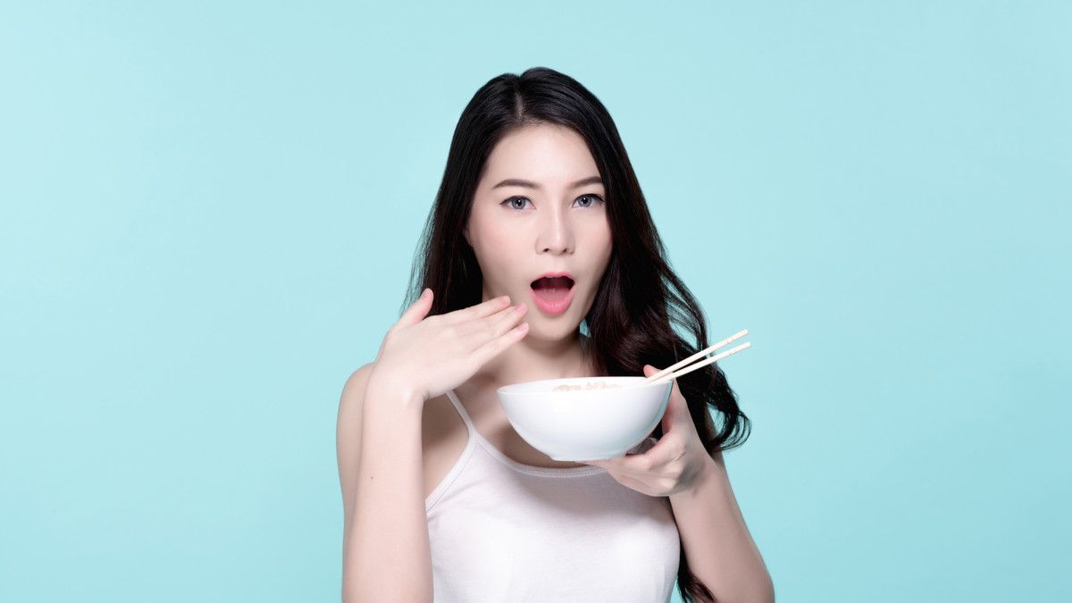 Makan Pedas Bisa Mengatasi Gejala Anosmia, Benarkah? - KlikDokter