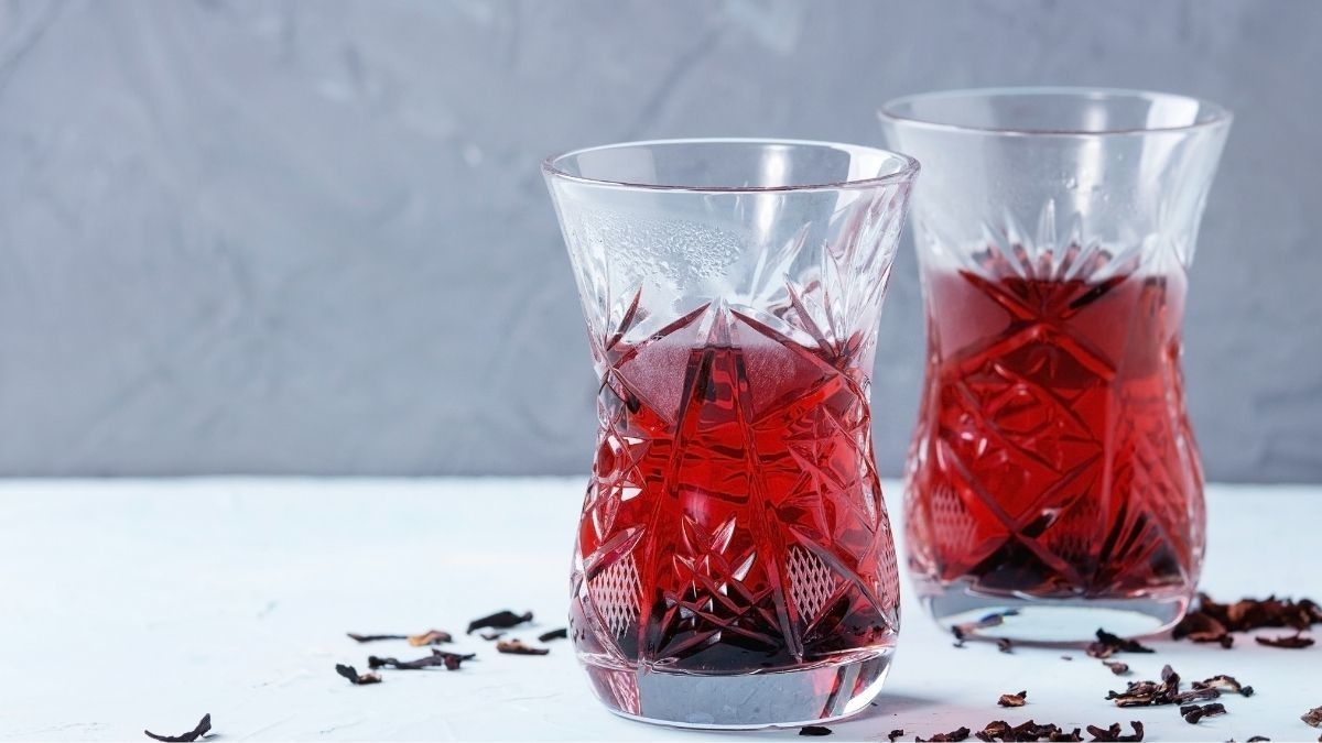 Potensi Risiko Mengonsumsi Teh Bunga Sepatu bagi Ibu Hamil - KlikDokter