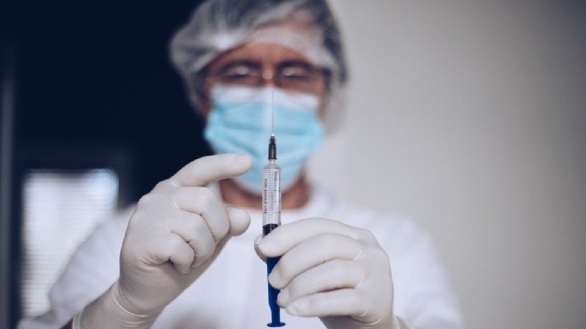 Mengenal Jenis Vaksin Flu yang Cocok untuk Lansia - KlikDokter