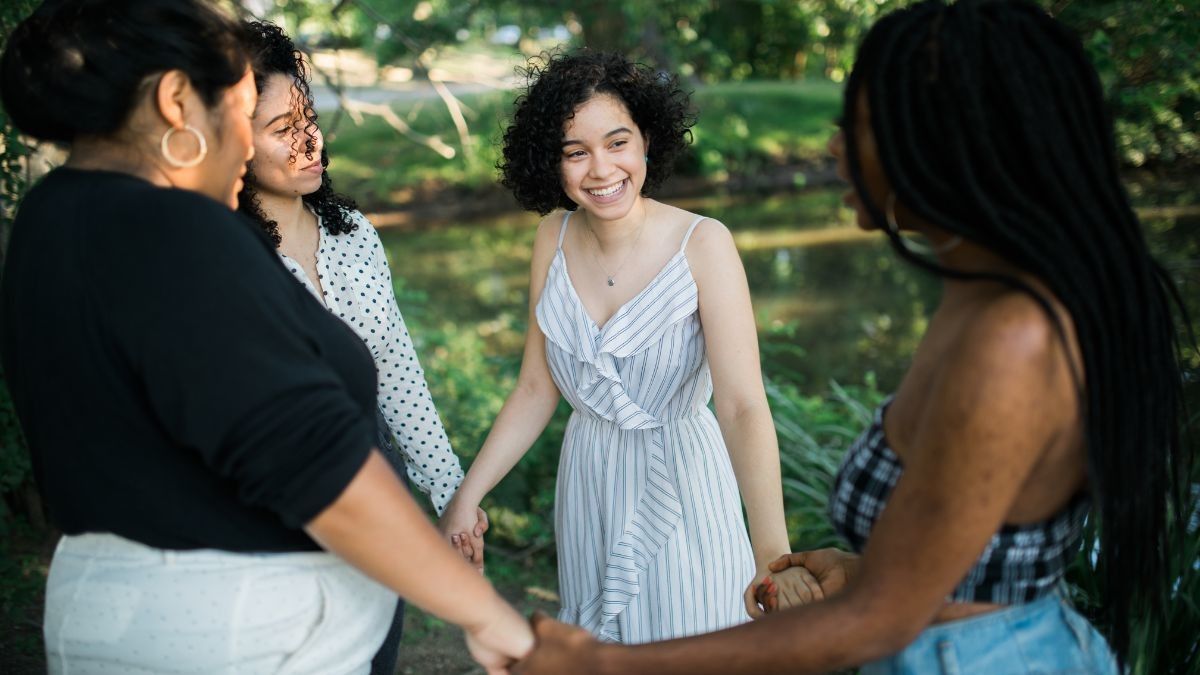 Kepribadian Ekstrovert: Ciri, Kelebihan, dan Cara Mengembangkannya ...