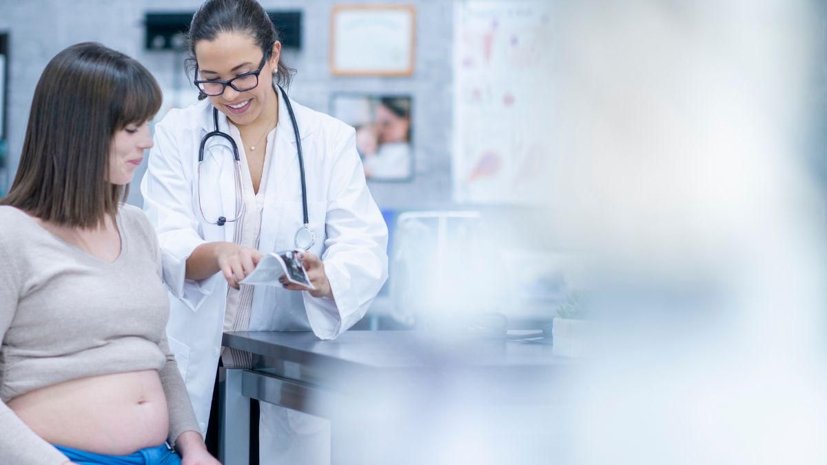 Penyebab dan Cara Mengatasi Muntah Darah Saat Hamil - KlikDokter