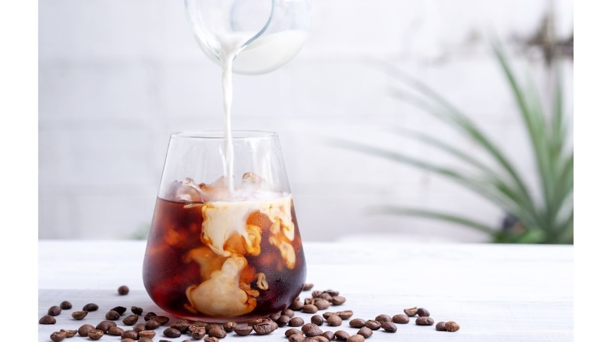 Kopi Hitam Biasa vs Cold Brew, Mana Lebih Sehat? - KlikDokter