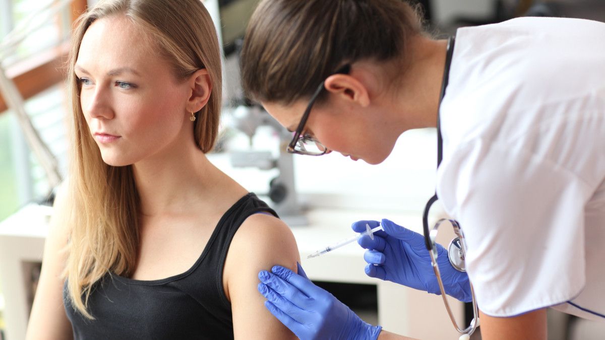 Waktu yang Tepat Suntik KB Pertama Kali - KlikDokter