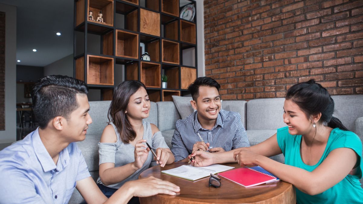 13 Cara Mudah Bergaul bagi Orang Pendiam dan Introvert - KlikDokter