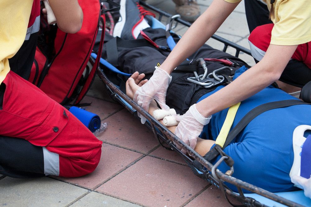 Pertolongan Pertama pada Korban Luka, Patah Tulang dan Trauma - KlikDokter