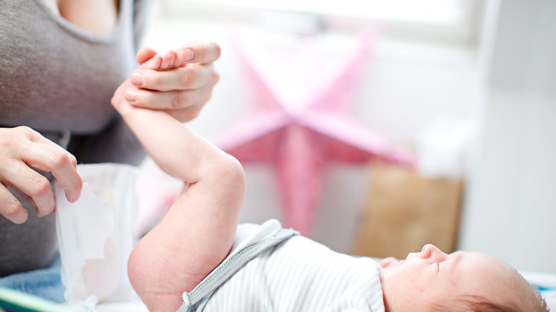 Pentingnya Mengenali Bentuk BAB Bayi - KlikDokter