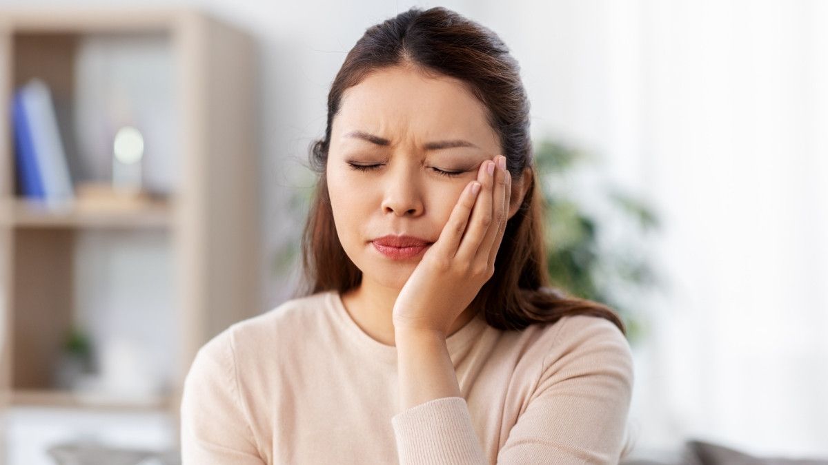 7 Cara Mencegah Gusi Bengkak yang Mudah Dilakukan - KlikDokter