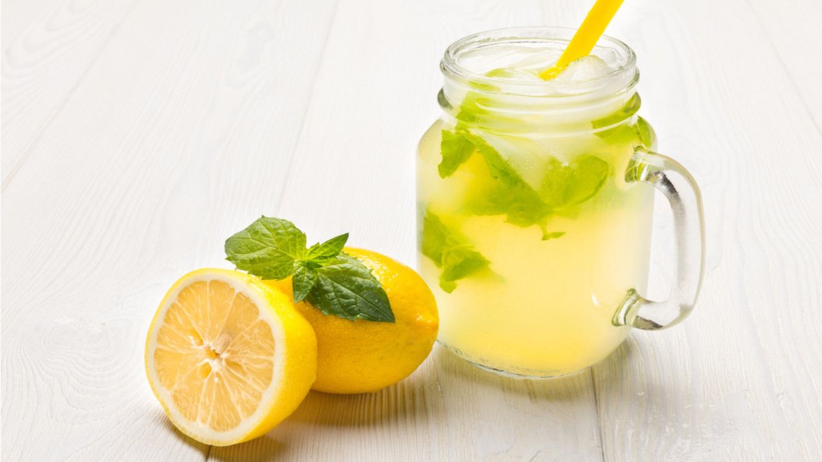 Efek Samping Minum Air Lemon bagi Gigi - KlikDokter