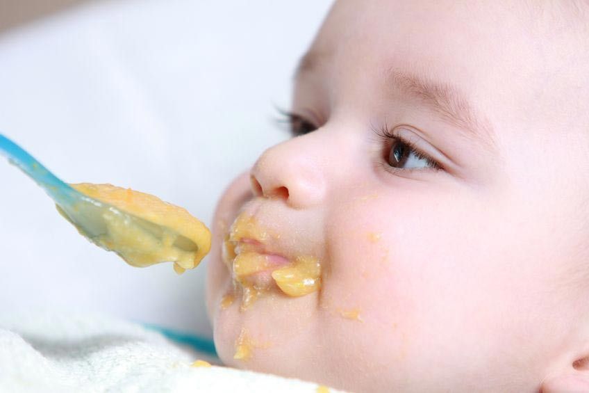 Penyebab Bayi Sering Muntah Usai Makan - KlikDokter