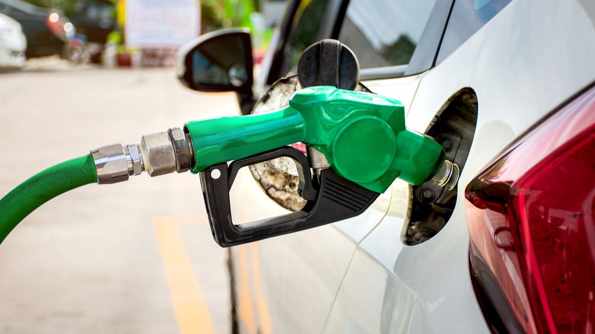 4 Bahaya Serius Akibat Sering Menghirup Bau Bensin - KlikDokter