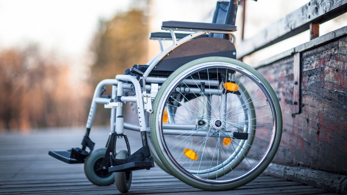 Mengenal Jenis-Jenis Kursi Roda dan Fungsinya - KlikDokter