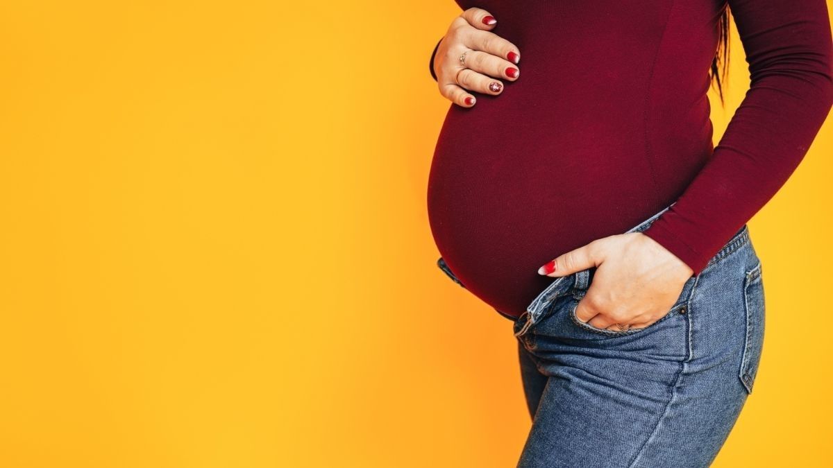 Pakai Celana Jeans Saat Hamil Bisa Ganggu Perkembangan Janin? - KlikDokter