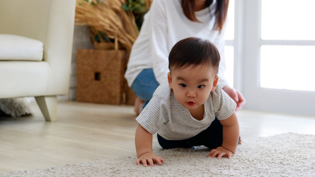 Kapan Umur Ideal Bayi Mulai Merangkak? Ini Faktanya - KlikDokter